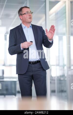 Brunswick, Germany. 24th Jan, 2020. A model of an APP 310 electric ...