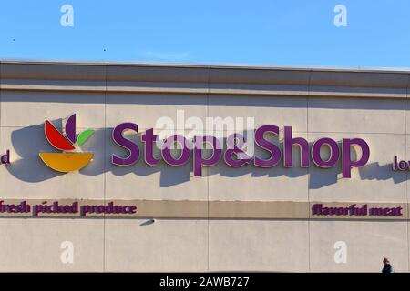 A Stop & Shop supermarket logo at a store in New York Stock Photo - Alamy