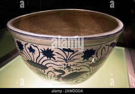 Chinese porcelain: Blue-and-white vat with dragons and clouds - Ming ...