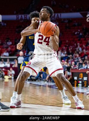 Norman, Oklahoma, USA. 8th Feb, 2020. Oklahoma Sooners forward Kristian ...