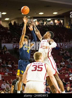 West Virginia guard Miles McBride pushes down teh court during the ...