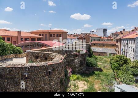 Ancient Roman walls of the city of Leon, Spain Stock Photo - Alamy