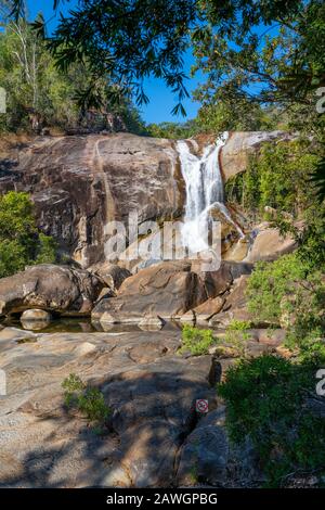 Murray Falls spilling over pink granite rock shelf. Girramay National ...