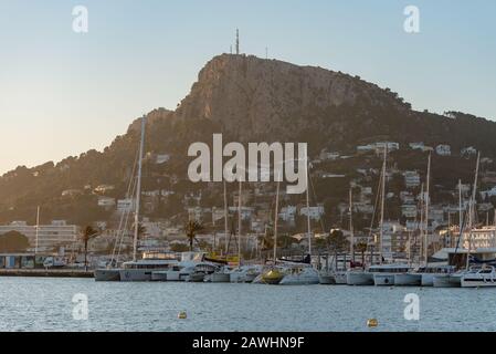 L ESTARTIT, GIRONA, SPAIN : 2020 FEBRERO 06 : Sunny day in Panoramic ...