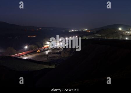 Dove Holes quarry, Derbyshire. GB Railfreight class 66 locomotive 66786 ...