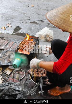 Vietnamese women cooking on the street, Ho Chi Minh City, Vietnam ...