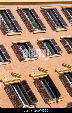 Typical renaissance windows in Rome, Italy Stock Photo - Alamy
