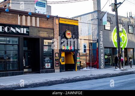 Elgin Street nightlife Stock Photo - Alamy