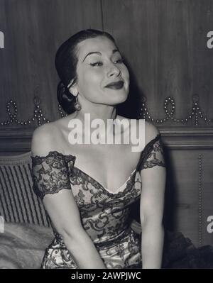 1954 , USA : YMA SUMAC , celebrated peruvian singer and actress , in ...