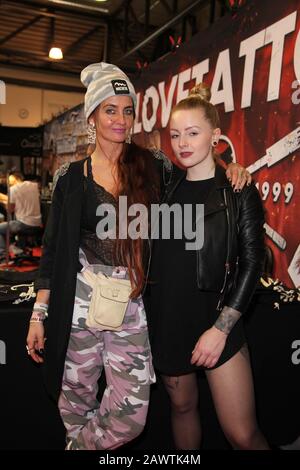 Kücki und Denise Duck auf der Tattoo Convention in der Messehalle ...