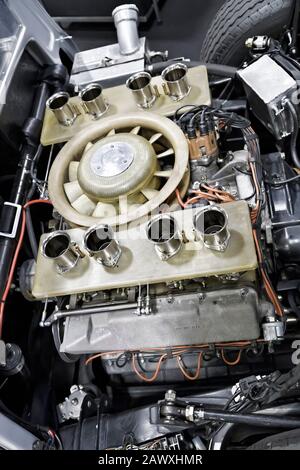 Porsche 904 Engine from 1964 on display stand Stock Photo - Alamy