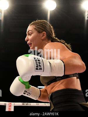 08 February 2020, Baden-Wuerttemberg, Göppingen: Boxing, super ...