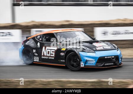 Nissan 370Z Drifting Stock Photo - Alamy