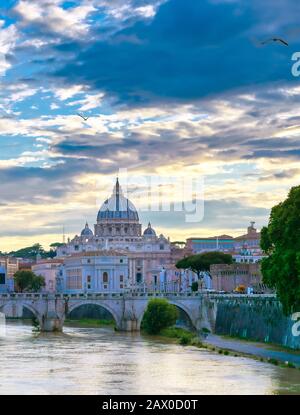 A view along the Tiber River towards Vatican City in Rome, Italy Stock ...