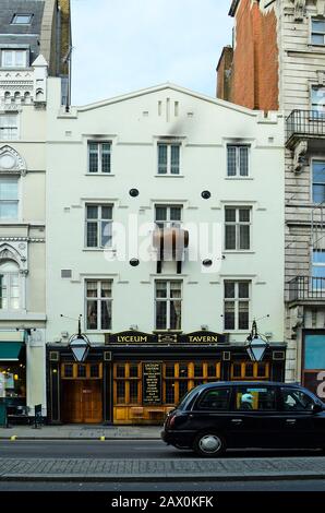 The Lyceum Tavern, a traditional pub on Strand, London WC2, England, UK ...