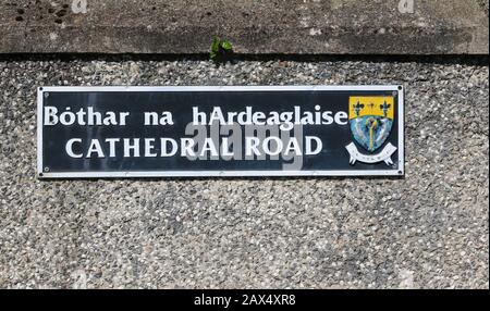 Road sign in Gaelic Irish language in Gaeltacht Stock Photo - Alamy