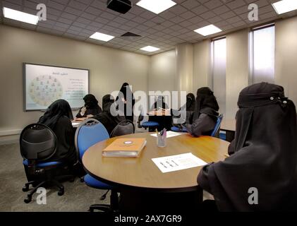 Saudi Arabia Computer Laboratory In College Stock Photo - Alamy