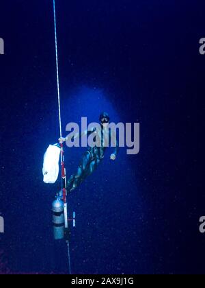 Scuba divers swim at Blue Hole, Santa Rosa New Mexico USA Stock Photo ...
