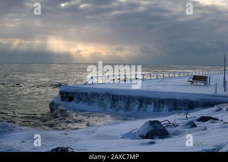 Winter Scenic at Cobourg Harbour Stock Photo - Alamy