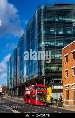 Kings Place London entrance - Kings Place contains concert spaces, art ...