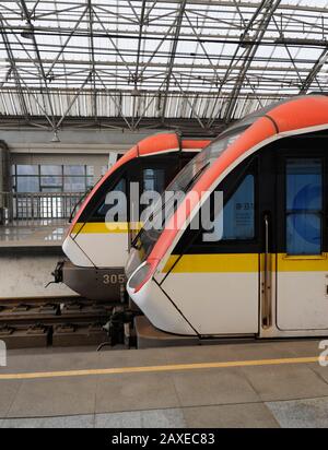 Shanghai metro line 3 trains at a station, China Stock Photo - Alamy