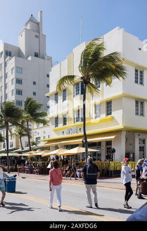 Historic Leslie Hotel on Ocean Drive, South Beach in Miami Beach ...