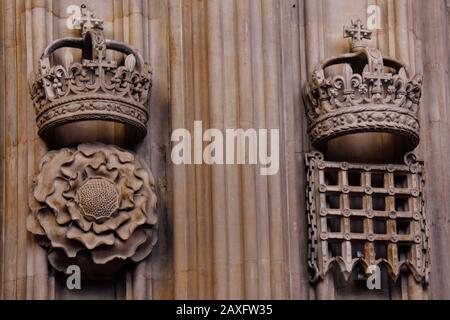 Tudor symbols, rose, portcullis and crown, on a wall in the nave at ...