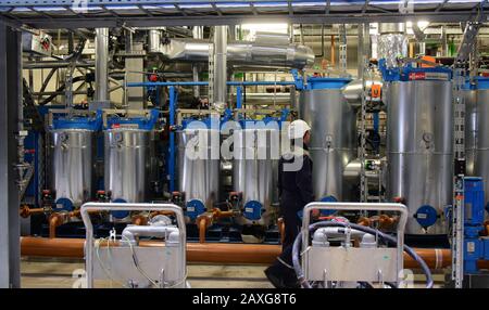 Merseburg, Germany. 04th Feb, 2020. At the Merseburg APK AG, employees ...