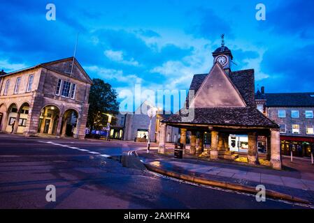 The Buttercross in Witney Market Square in Oxfordshire Stock Photo ...