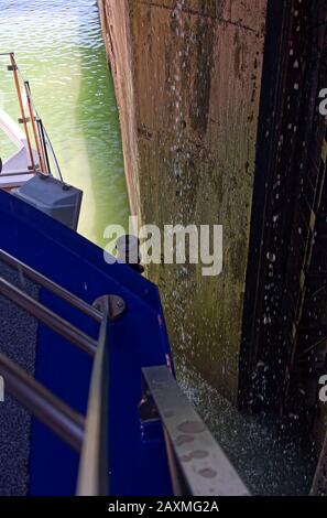 Bollene Lock, door open, riverboat exiting,tight fit, close to wall ...
