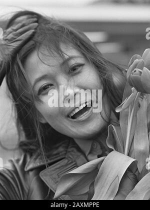 Aankomst Marayat Andriane uit Thailand op Schiphol. Zij speelt in de ...