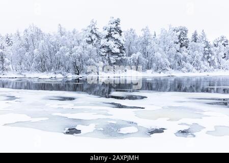 Finland, Lapland, Muonio, Jerisjärvi, landscape with river Stock Photo ...