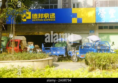 Shenzhen, China: deppon express Stock Photo - Alamy