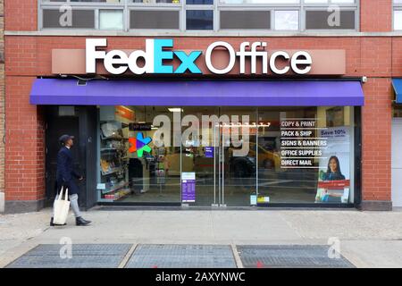 FedEx Office Storefront, NYC Stock Photo - Alamy