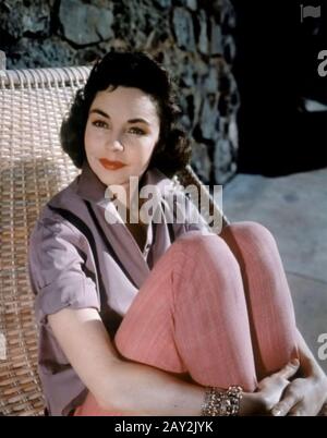 JENNIFER JONES (1919-2009) American film actress about 1942 Stock Photo ...