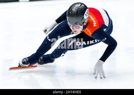 DORDRECHT - Xandra Velzeboer (NED) during the 1000-meter semifinal on day 3 of the fourth ISU ...