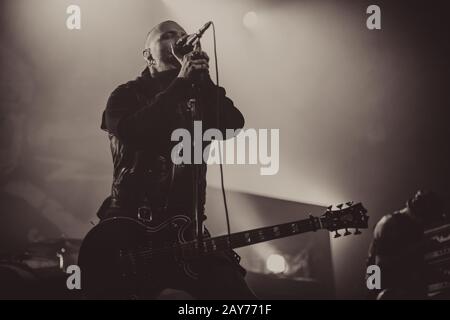 Nicke Borg singer/ guitarist from backyard babies live at o2 ritz ...