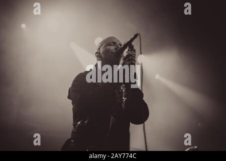 Nicke Borg singer/ guitarist from backyard babies live at o2 ritz ...