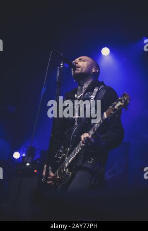 Nicke Borg singer/ guitarist from backyard babies live at o2 ritz ...