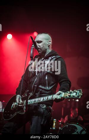 Nicke Borg singer/ guitarist from backyard babies live at o2 ritz ...