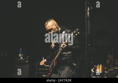 Nicke Borg singer/ guitarist from backyard babies live at o2 ritz ...