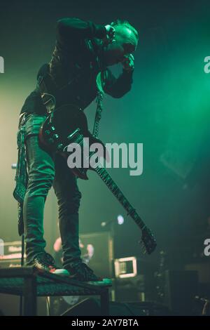 Nicke Borg singer/ guitarist from backyard babies live at o2 ritz ...