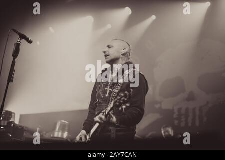 Nicke Borg singer/ guitarist from backyard babies live at o2 ritz ...