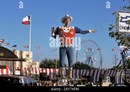 Big Tex cowboy at Texas state fair Stock Photo - Alamy