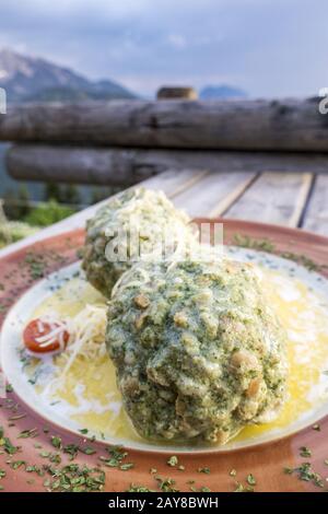 Fresh Green Spinach Dumplings on Plate – Healthy Chinese Food Stock ...