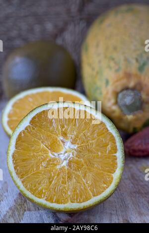 Brown-skinned orange fruit Stock Photo - Alamy