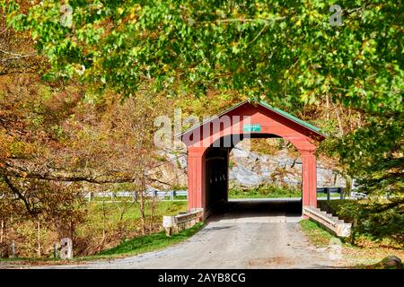West Arlington Covered Bridge in winter - Vermont Stock Photo - Alamy