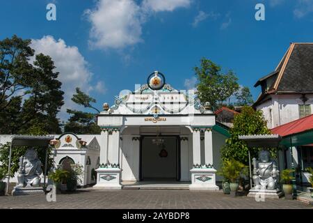 Donopratono gate of the Kraton of Yogyakarta (Keraton Ngayogyakarta ...