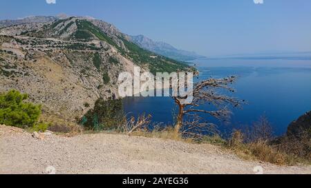 Rocky beach, bue transparent sea Stock Photo - Alamy