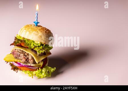 closeup of a single cheeseburger Stock Photo - Alamy